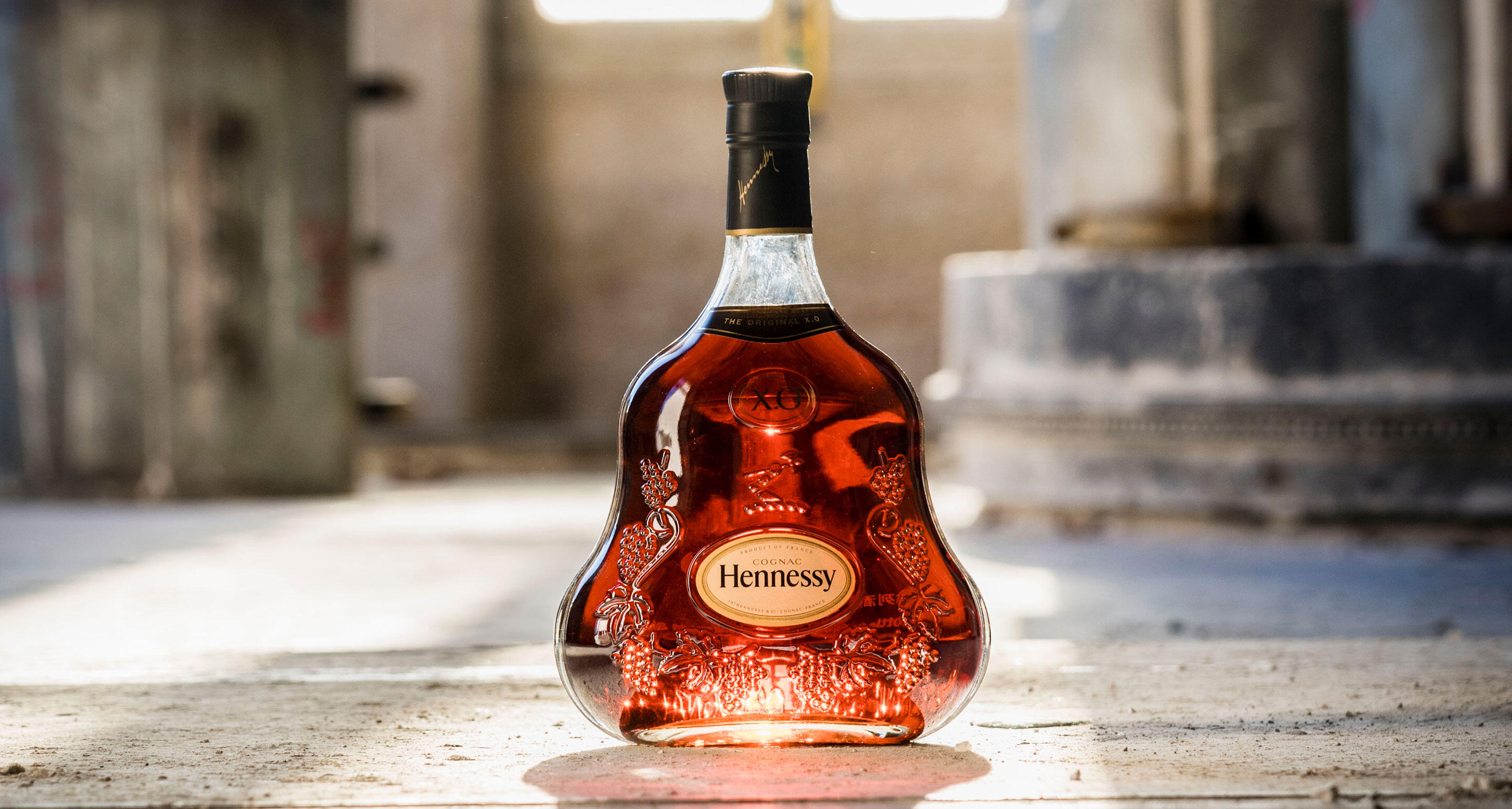 Cognac decanter reinterpreted by artist Frank Gehry - Hennessy