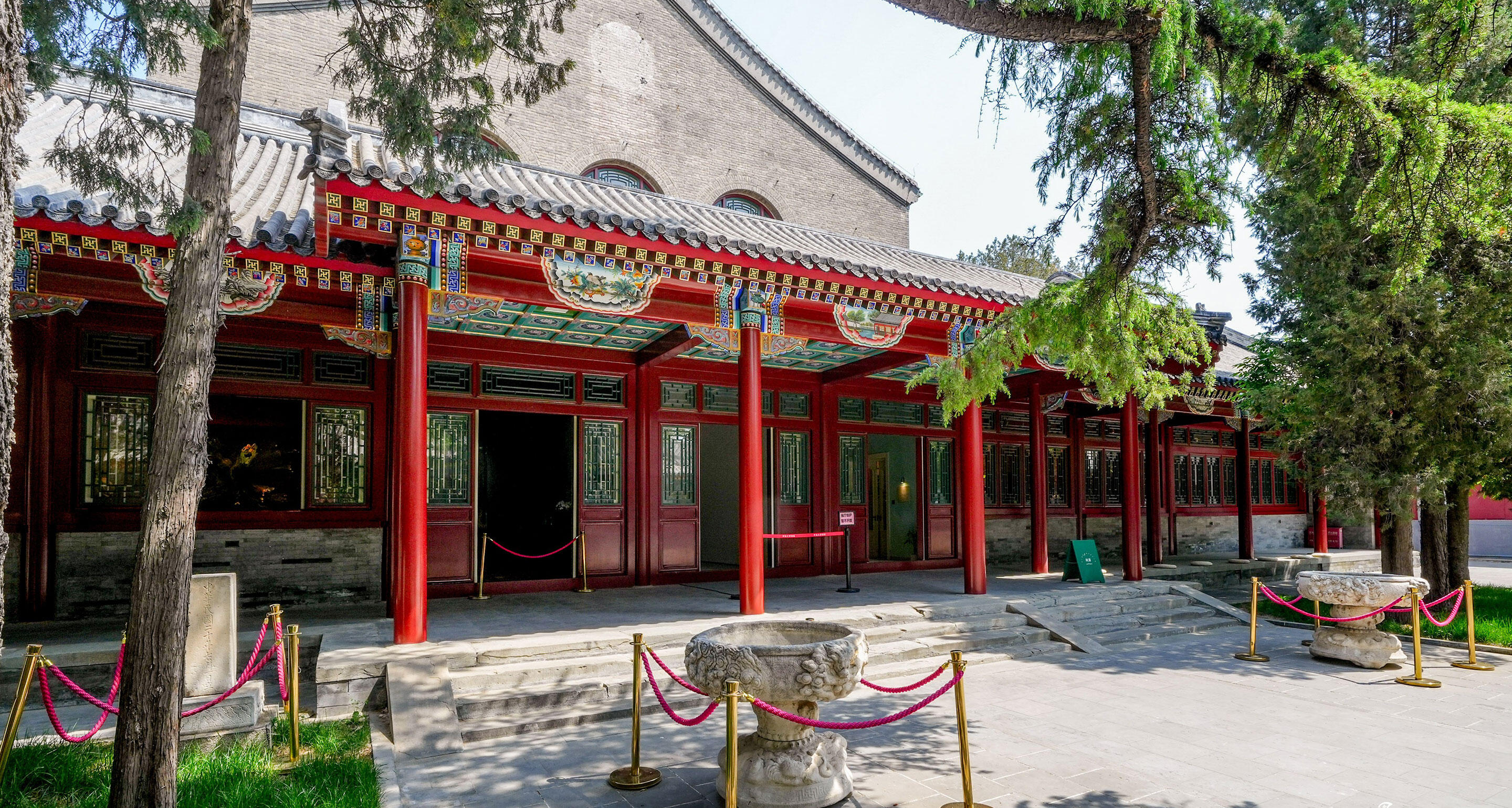 Hua Yong Wins Yishu 8 Golden Phoenix Prize 2024 - Hennessy