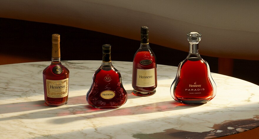 Alcoholic cocktail Hennessy Cola with lime wedge - Hennessy