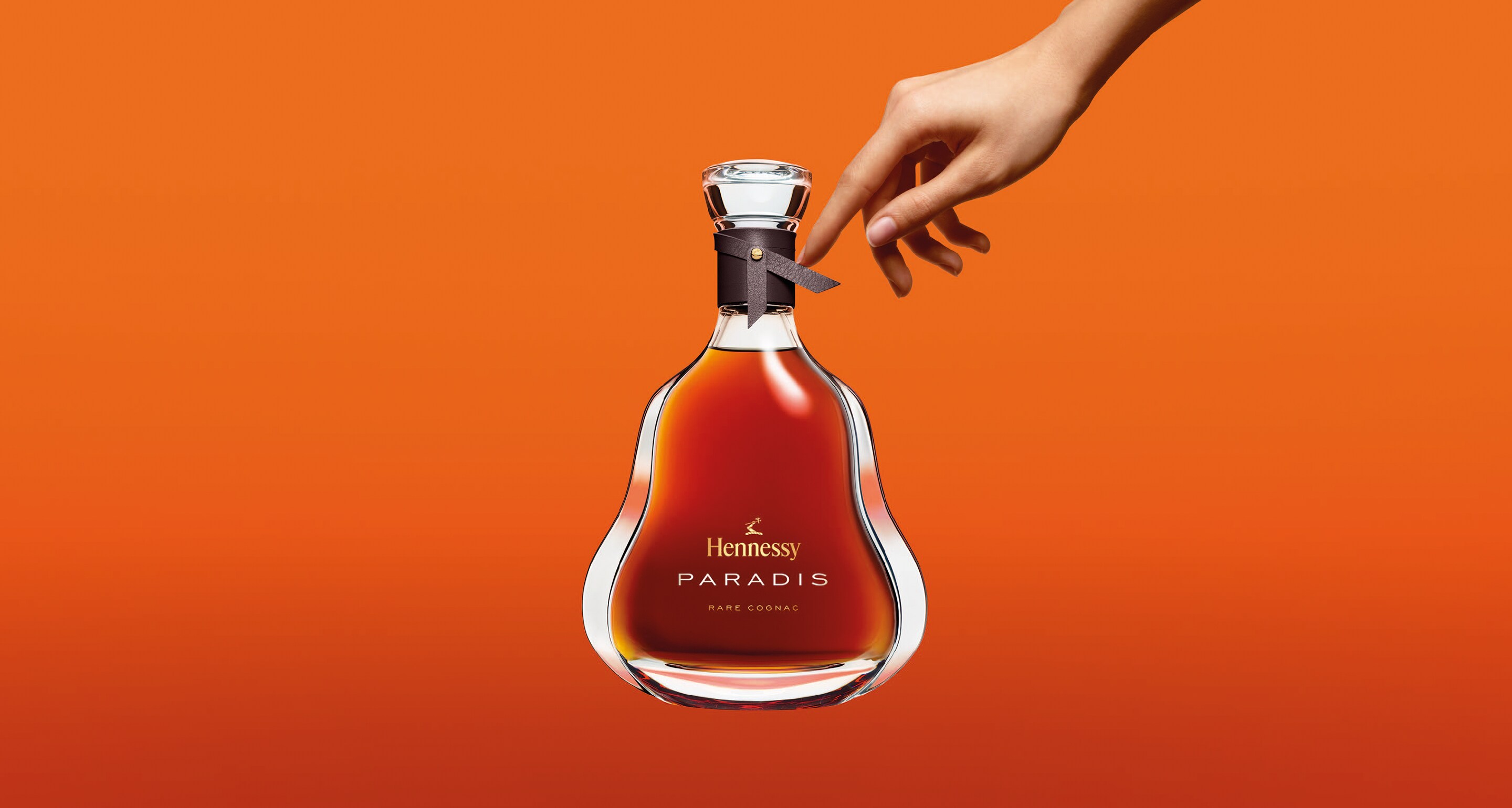 Cognac bottle personalisation service - Hennessy Paradis
